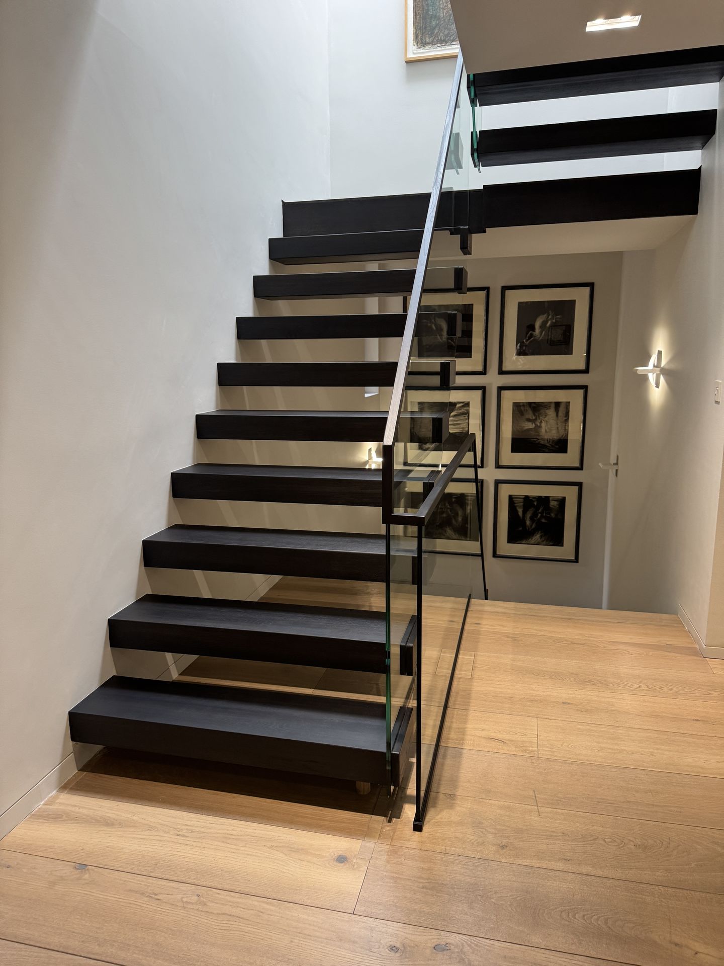 Gallery Central spine staircase design | OVOMS UK